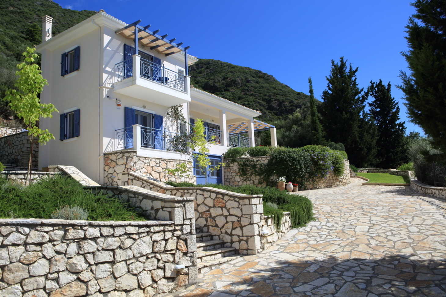 Luxury Villa Del Sol, with amazing views and a private infinity pool.