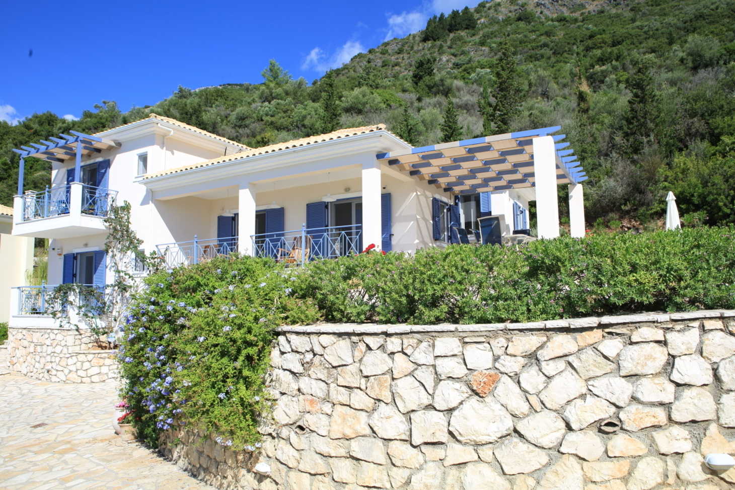 Luxury Villa Del Sol, with amazing views and a private infinity pool.