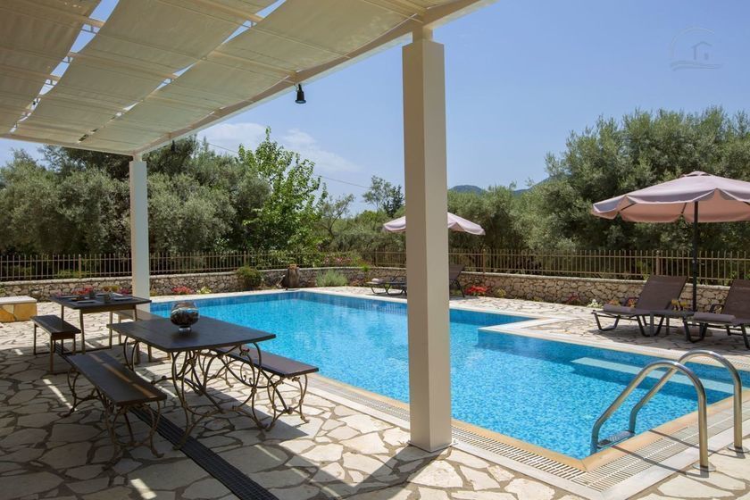 Private secluded villa with very big swimming pool & outdoor space