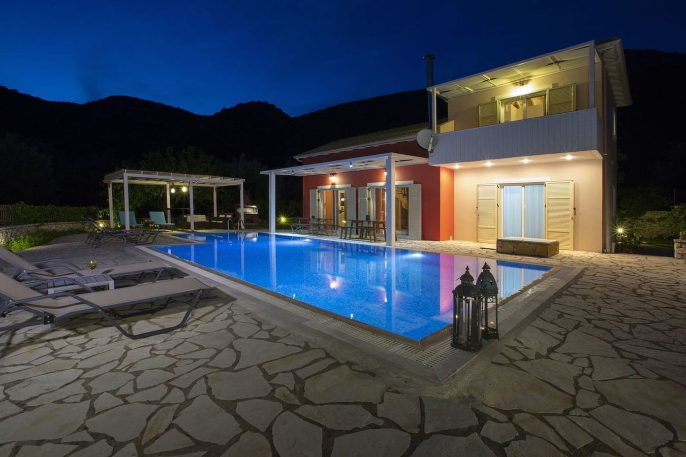 Private secluded villa with very big swimming pool & outdoor