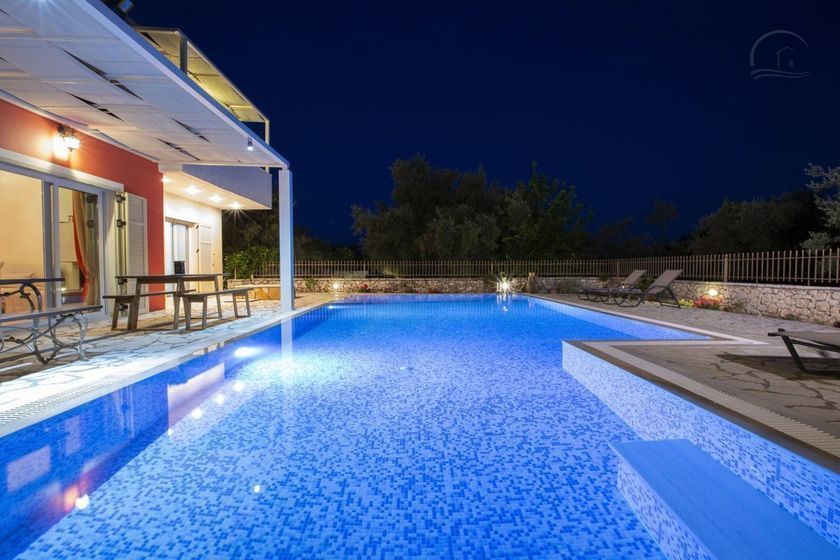 Private secluded villa with very big swimming pool & outdoor space