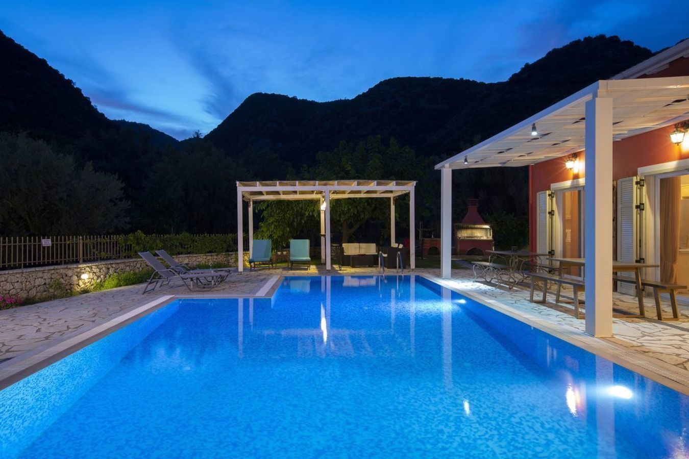 Private secluded villa with very big swimming pool & outdoor