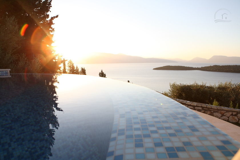 Luxury Villa Del Sol, with amazing views and a private infinity pool.