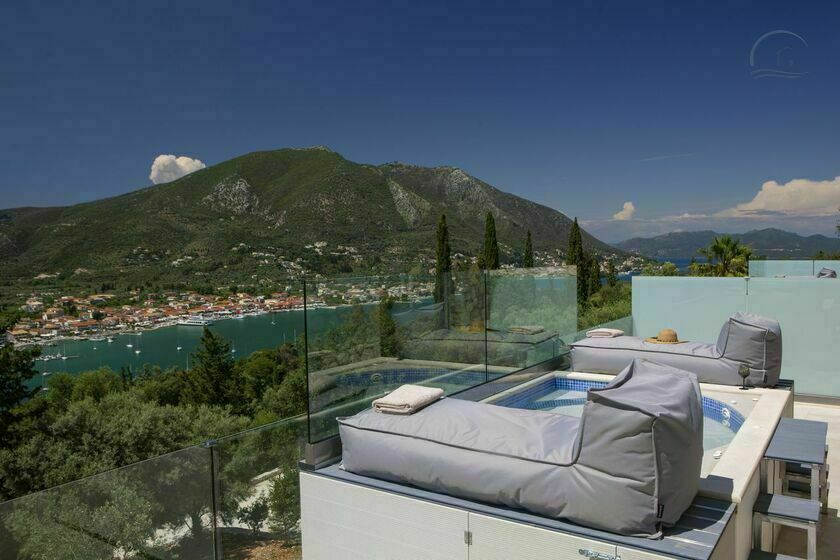 Villa Barbara, with heated pool and an incredible sea view in Geni! in