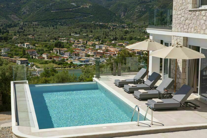 Villa Barbara, with heated pool and an incredible sea view in Geni! in