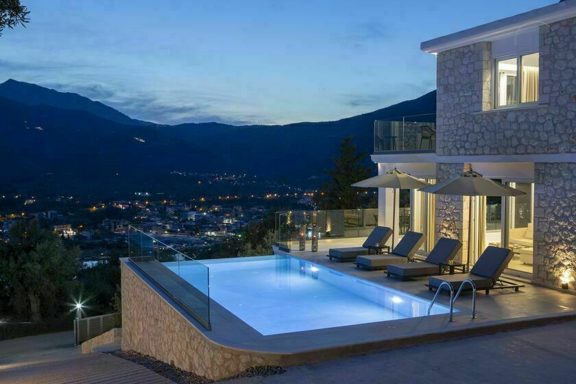 Villa Barbara, with heated pool and an incredible sea view in Geni! in
