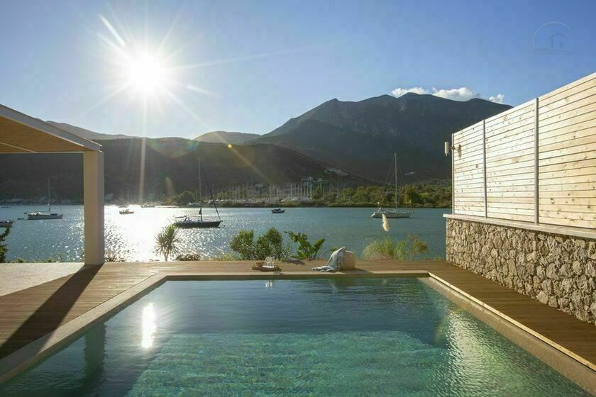 Villa Unalome – Seafront Luxury in the Picturesque Bay of Vlicho in