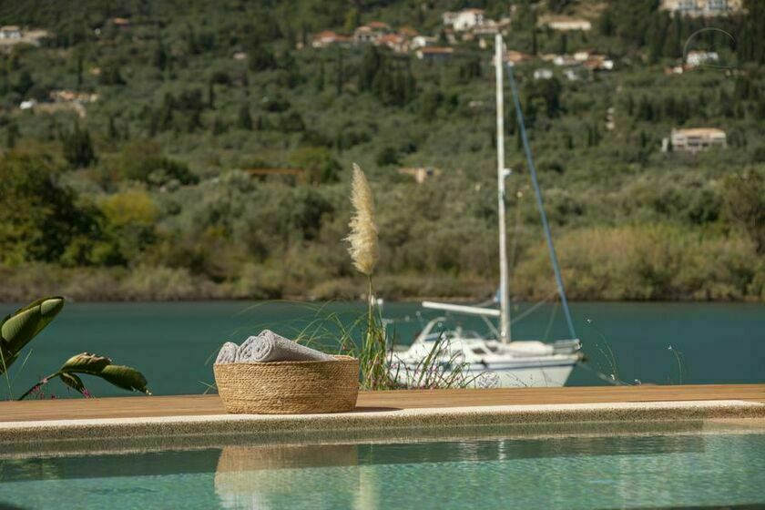 Villa Unalome – Seafront Luxury in the Picturesque Bay of Vlicho in