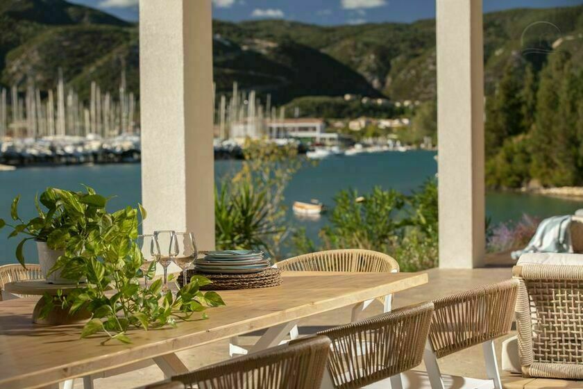 Villa Unalome – Seafront Luxury in the Picturesque Bay of Vlicho in