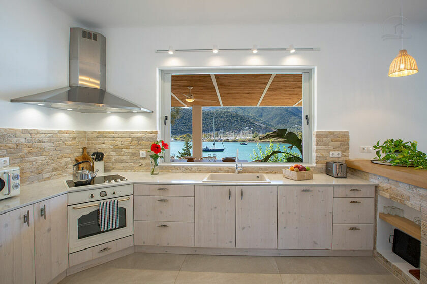 Villa Unalome – Seafront Luxury in the Picturesque Bay of Vlicho in