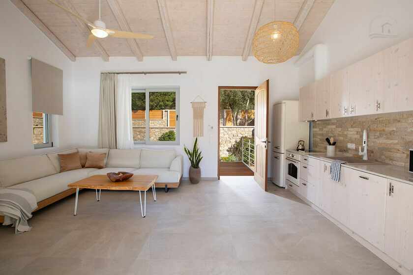 Villa Unalome – Seafront Luxury in the Picturesque Bay of Vlicho in