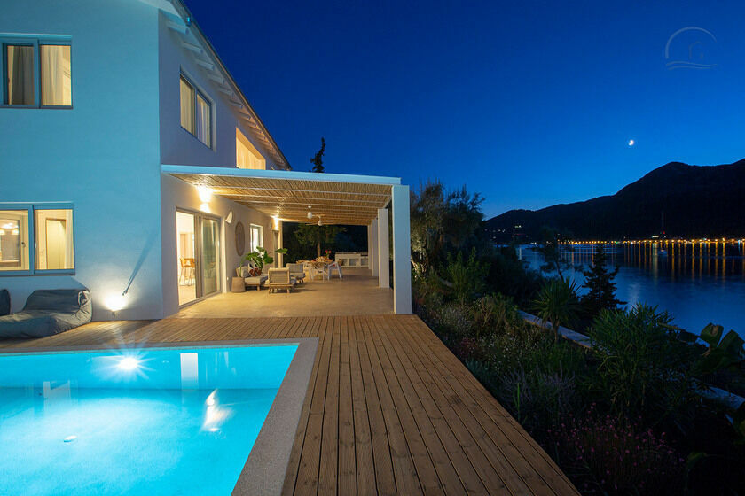 Villa Unalome – Seafront Luxury in the Picturesque Bay of Vlicho in