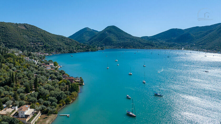 Villa Unalome – Seafront Luxury in the Picturesque Bay of Vlicho in